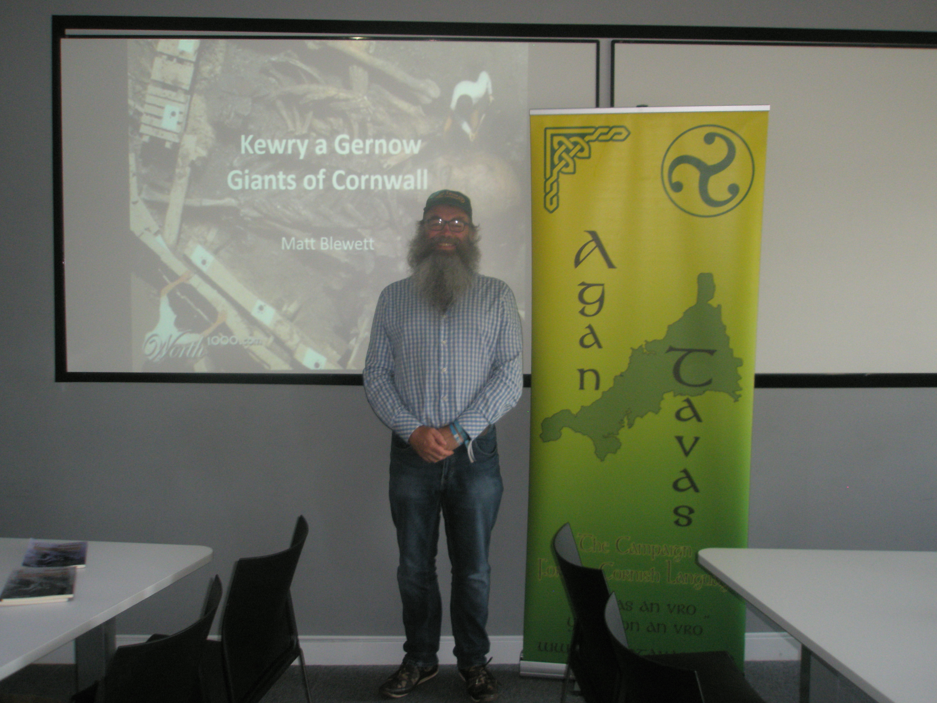 Cornish Giants explained in Cornish – Agan Tavas